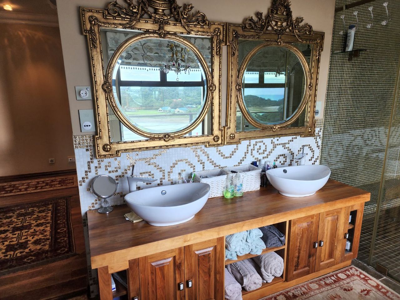 Refresh your bathroom basin with these stylish strategies | Lew Geffen ...