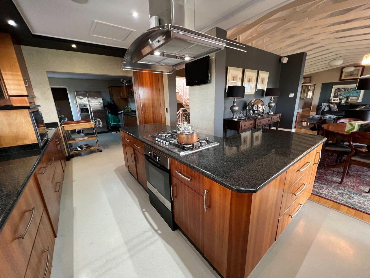 Why you need wooden kitchen cabinets in your home | Lew Geffen Sotheby ...